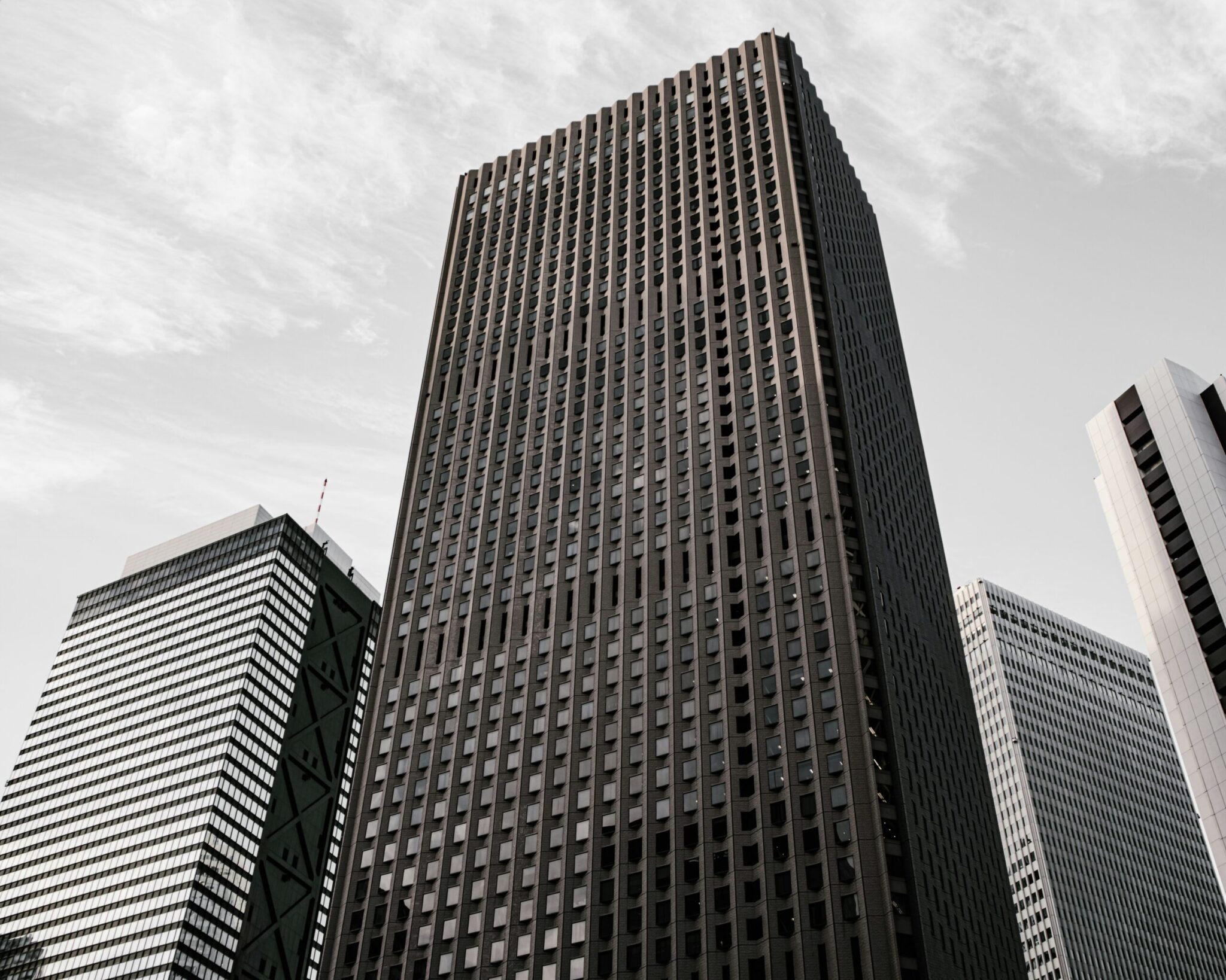 資産運用の新常識！オルタナティブ投資2025：分散・安定・高利回りを実現するポートフォリオ構築術 - 資産運用アカデミア